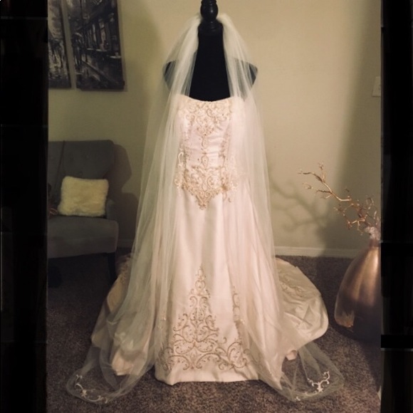 Alfred Angelo | Dresses | Wedding Gown W Cathedral Veil By Alfred ...